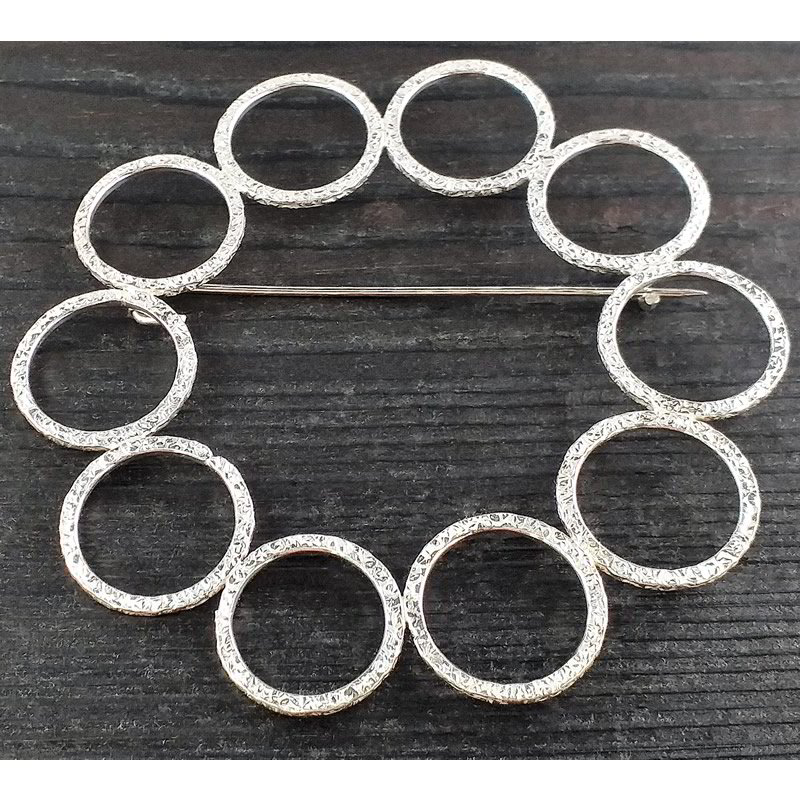 circle brooch