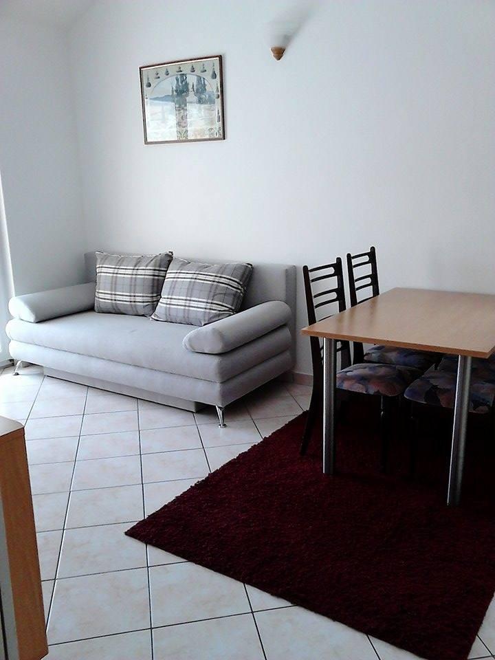 TEPLI BOK PRIMOŠTEN- Apartments, Rooms, Villa Belvedere